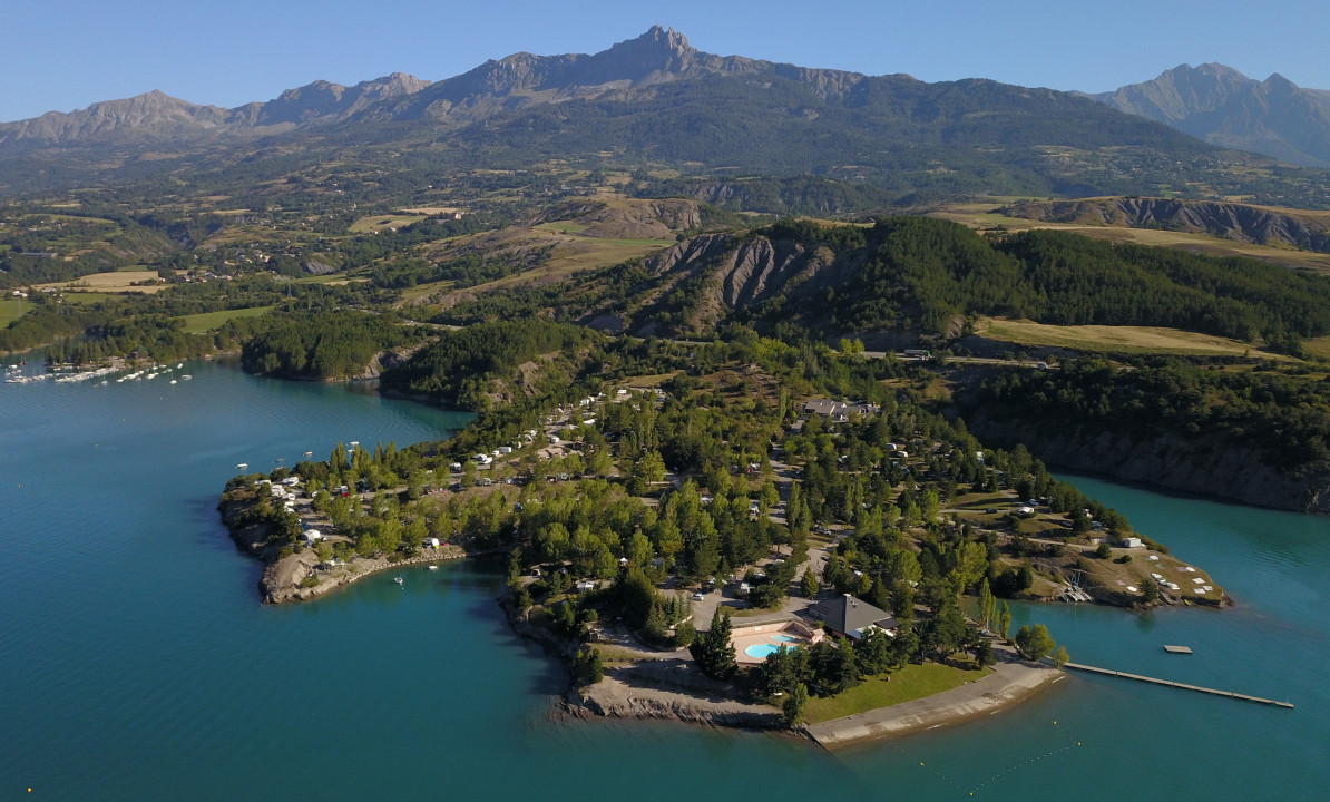 Camping La Presqu'île au lac de Serre-Ponçon [Hautes-Alpes]
