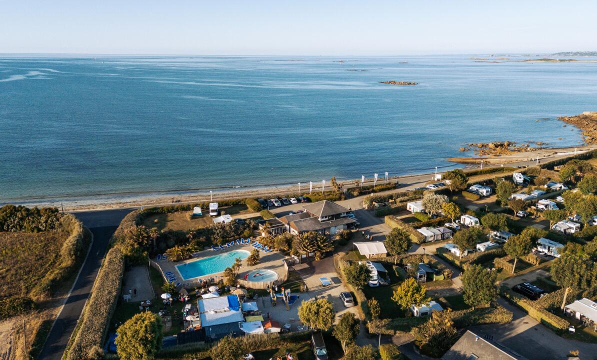 Aire de jeux pour enfants - Camping La Baie de Saint Pol à Saint-Pol-de ...